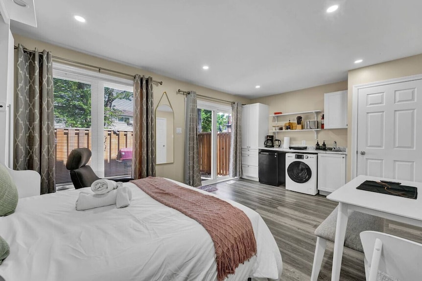 Stylish & Pvt. 1 Br & Bath Apt W/ Free Parking - 萬錦