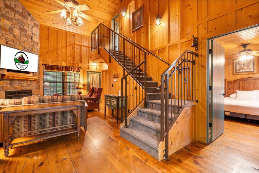 Perfect Family Getaway | King Beds, Pool, & Hot Tub Access - Branson