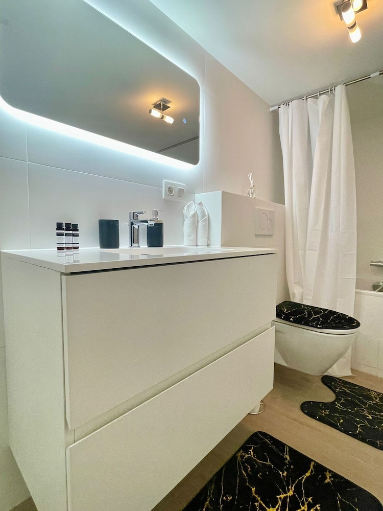 One Lux Stay Near Antwerp Central - Studio Apartment - Antwerp