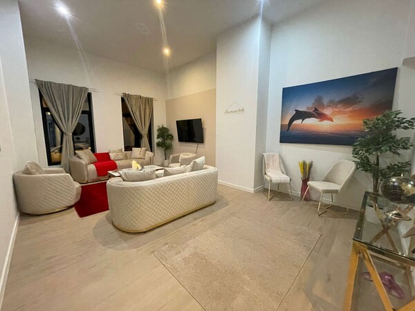 One Lux Stay Near Antwerp Central Grande Deluxe 3 Bedroom Suite - Anvers