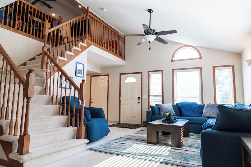 Pet-friendly Windsor Heights Stay Ideal For Reunions, Road Trips & Remote Work - Des Moines
