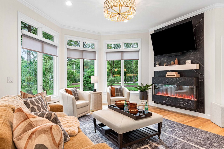 Luxury Home W/hot Tub, 12 Mins From Elon Univ - Lake Mackintosh, NC