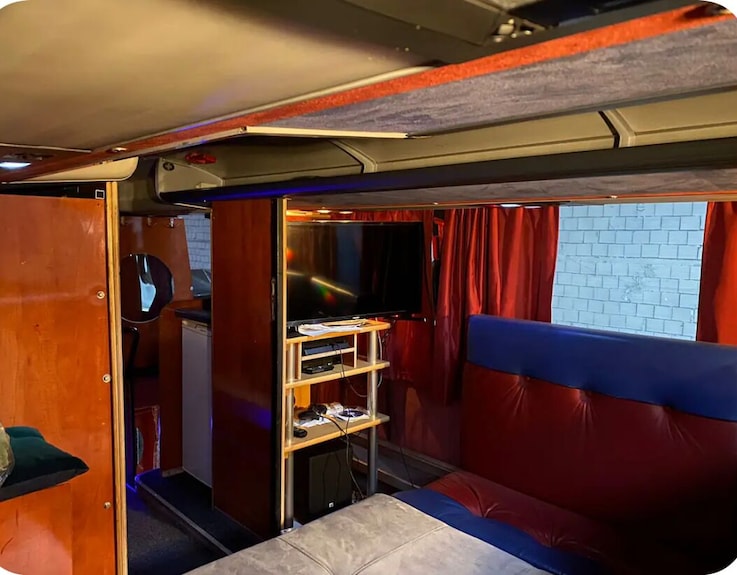 Unique Stay: Cozy Nightliner Tour Bus - Tirana