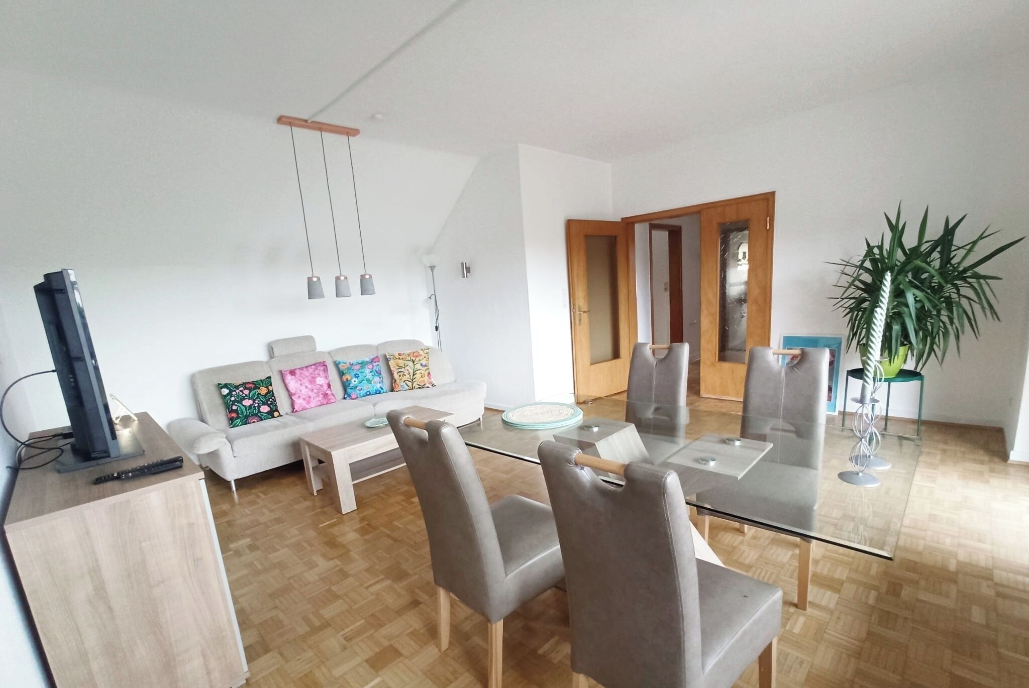 Cozy Vacation Apartment With Large Roof Terrace In An Upscale Residential Area. - Halver