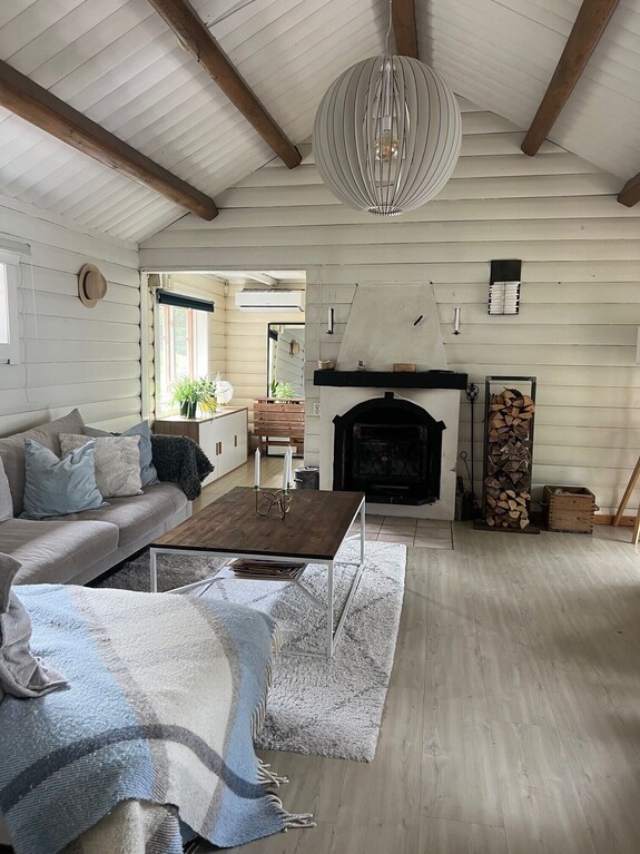 Cozy Cottage By The Lake - Karlskoga