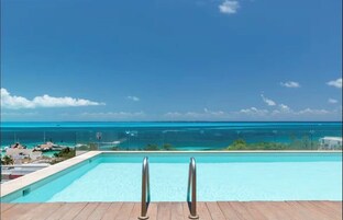 Piscina externa, funciona das 7h às 23h, espreguiçadeiras