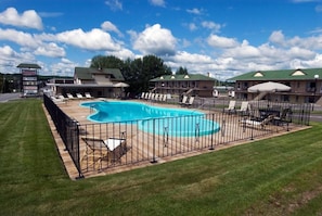 Piscina externa sazonal