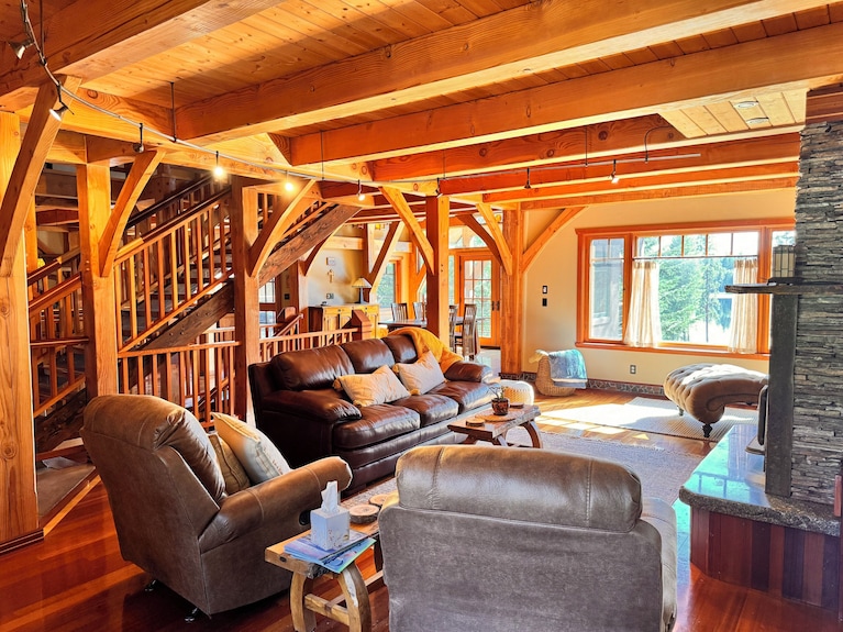 Exquisite And Enchanting Escape On Private Lake In Sagle! 4 Bedrooms, Wifi - Idaho