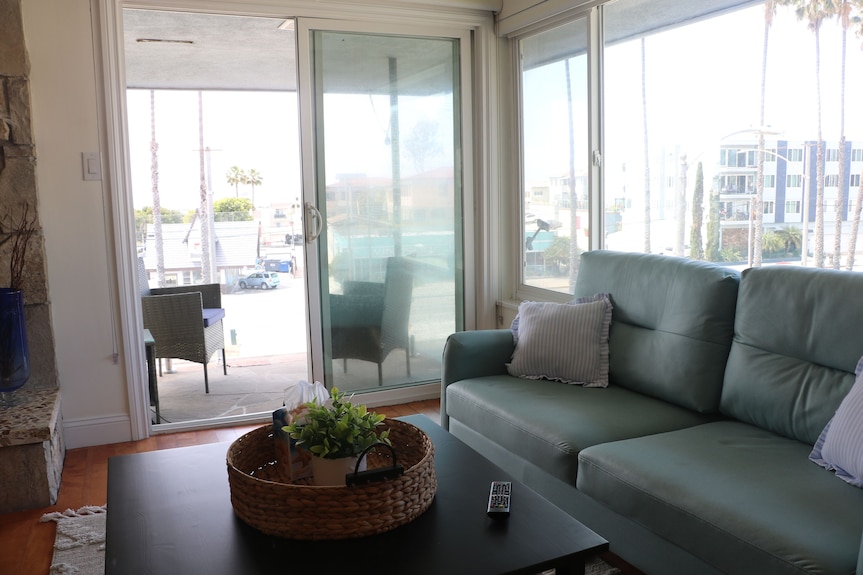 "The Grand"...full Ocean And Catalina Views...4 Bedrooms/4 Bathrooms/2500sqft - Carson, CA