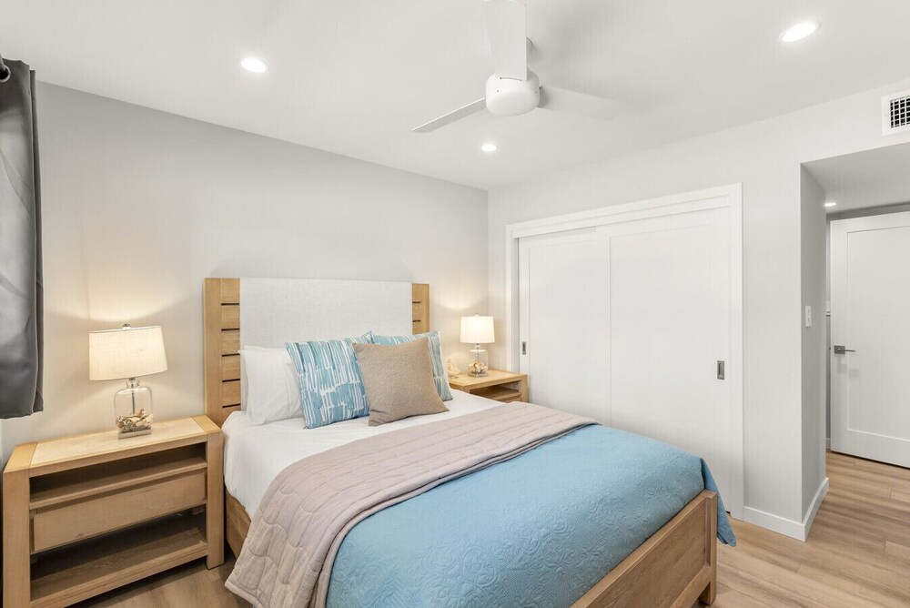 Sophisticated 2BR BEACHFRONT with Pool & Jacuzzi! - Oceanside | Vrbo