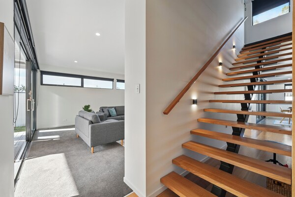Beautiful Balook - 3 Bedroom Beach House - Hobart