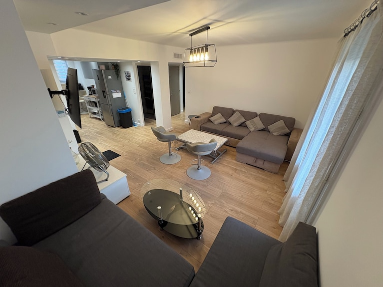 Large, Fully Renovated F5 For Rent South Of Montpellier - Montpellier