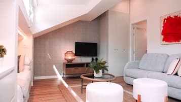 Estúdio Comfort | Com decoração personalizada, secretária, Wi-fi grátis