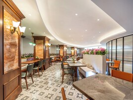 Café da manhã com buffet todos os dias (CNY 48 por pessoa) 