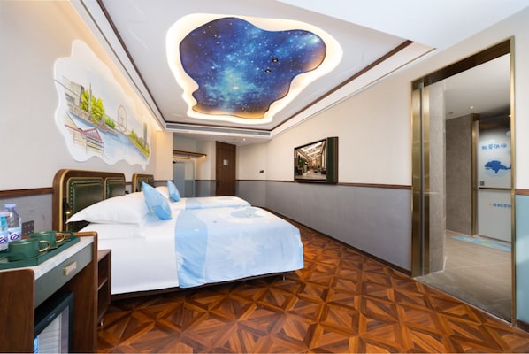 Quarto quádruplo família | Frigobar (abastecido com itens grátis), individualmente decorados