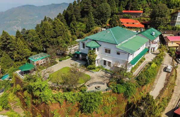 Amã Stays & Trails Terrance Hall , Mussoorie - Mussoorie