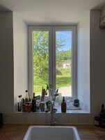 Casa luxo, suíte, vista para o jardim | Cozinha privada | Cafeteira/chaleira, geladeira grande, micro-ondas, fogão