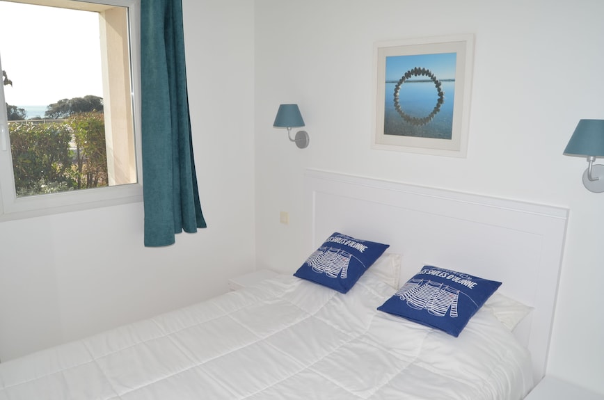 Garden Apartment With Terrace, Sea View And Swimming Pool - Vendée