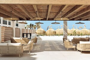 Bar à beira da piscina