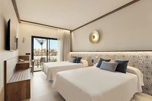 Minibar, cofre no quarto, Wi-fi grátis, roupa de cama fornecida 