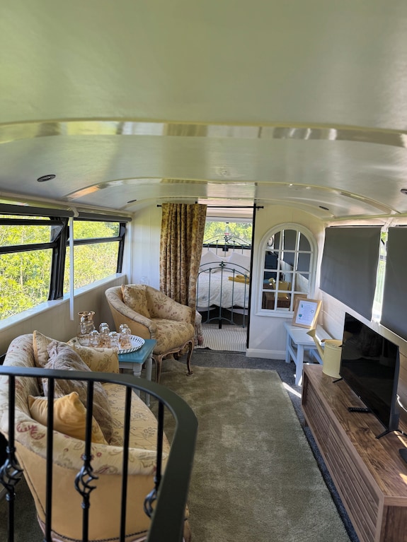 The Bus On The Hill\nstay In Total Peace In Devon, Home Of 2 Moors And 2 Shores - Yunanistan