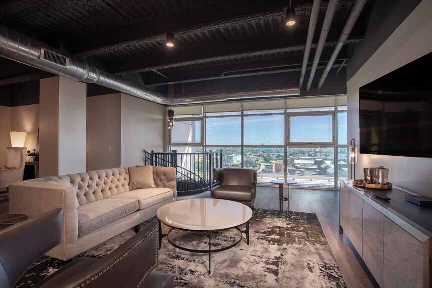 1 Bedroom Luxury Bi-level Condo In Downtown Buffalo - Rooftop Bar, Bowling Alley - 水牛城
