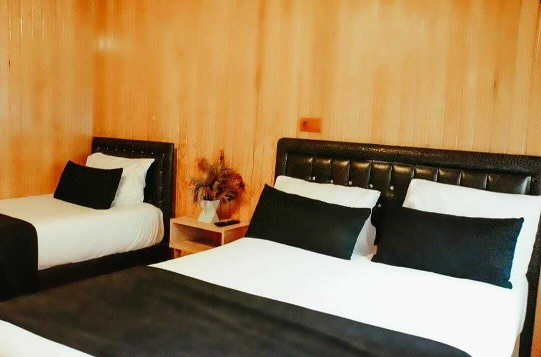 Quarto Triplo Standard, vista para o lago | Wi-fi grátis 