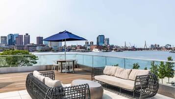 Apartamento superluxo, 1 cama Queen e sofá-cama, para não fumantes, ar-condicionado | Pátio