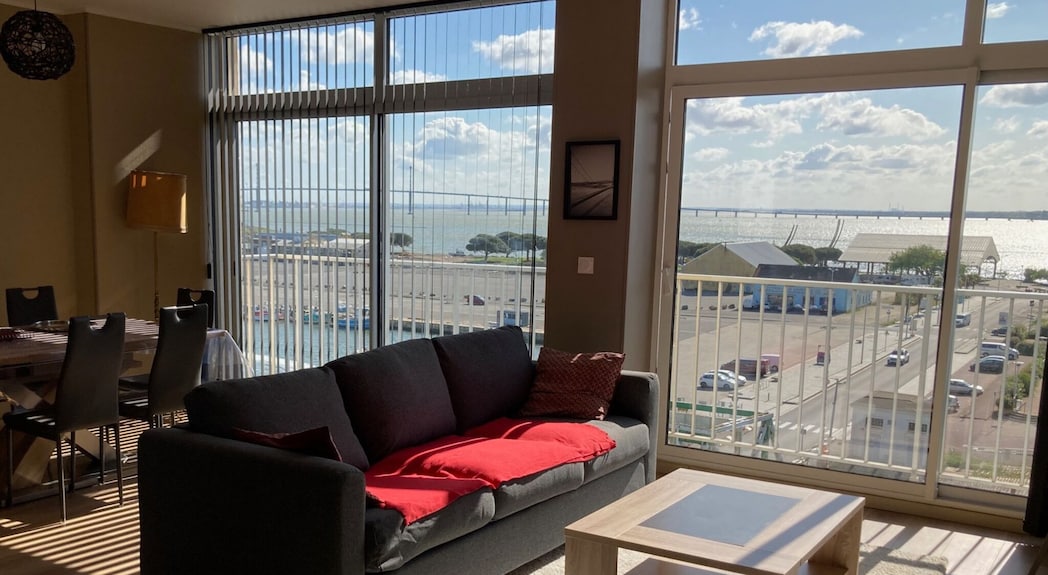 Paquebot - Face Port - Mer - Parking - Saint-Nazaire