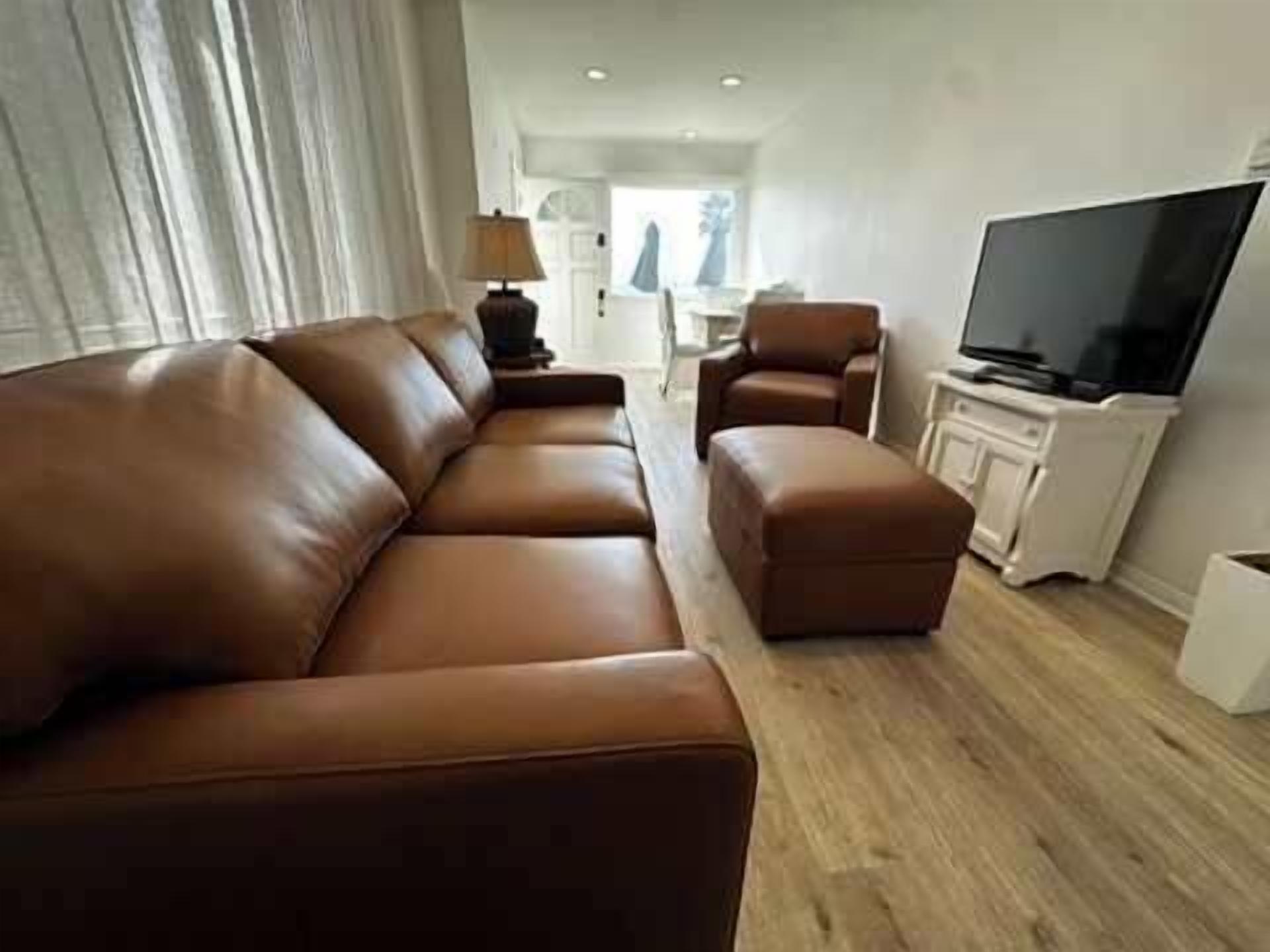 Manhattan Beach Beachfront Charming On The Strand - Redondo Beach, CA