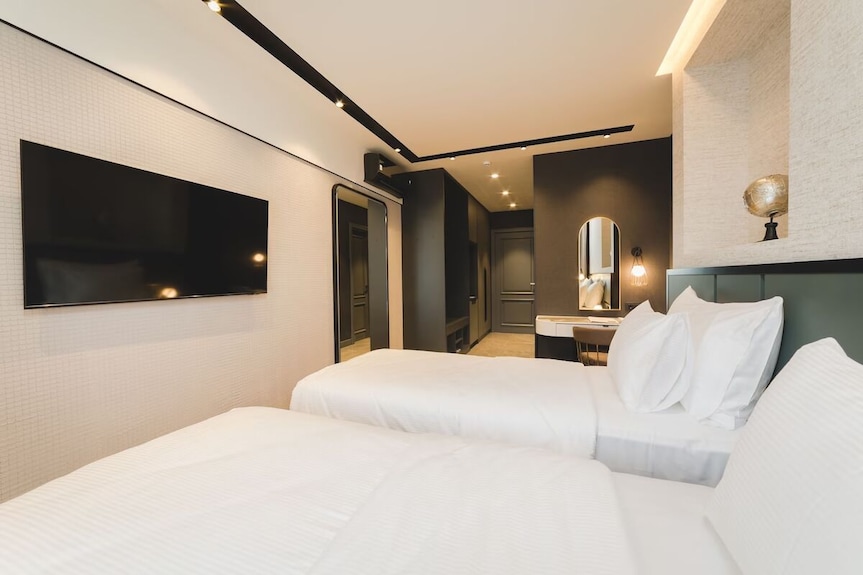 Escape In Montenegro - Inviting Haven W/terrace, Pool & Wellness Access - Podgorica