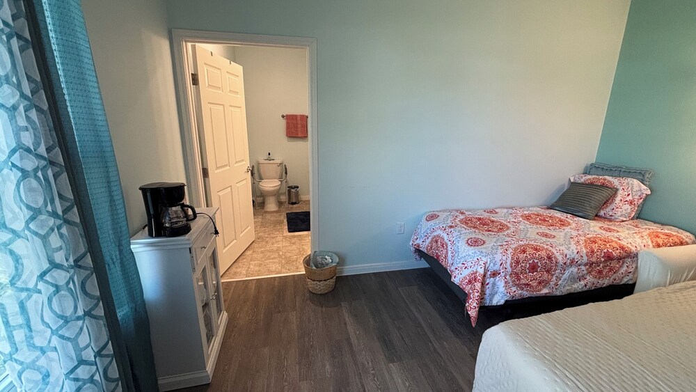 Beachy Keen Cottage on XL lot with Fire Circle, 1.5 blocks from ...