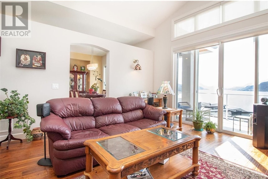 Resort Home In Lake Okanagan - Lake Views/pools/hot Tubs/gyms/wine Trails/golf - Kelowna