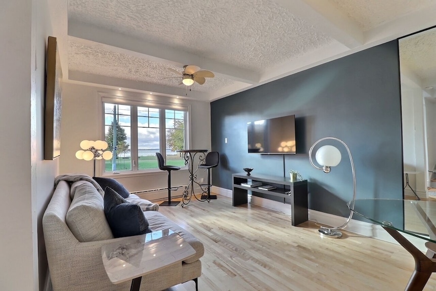 Cottage Facing Park And Lac St-louis, Lachine(bicycle And Pedestrian Paths) - Montreal