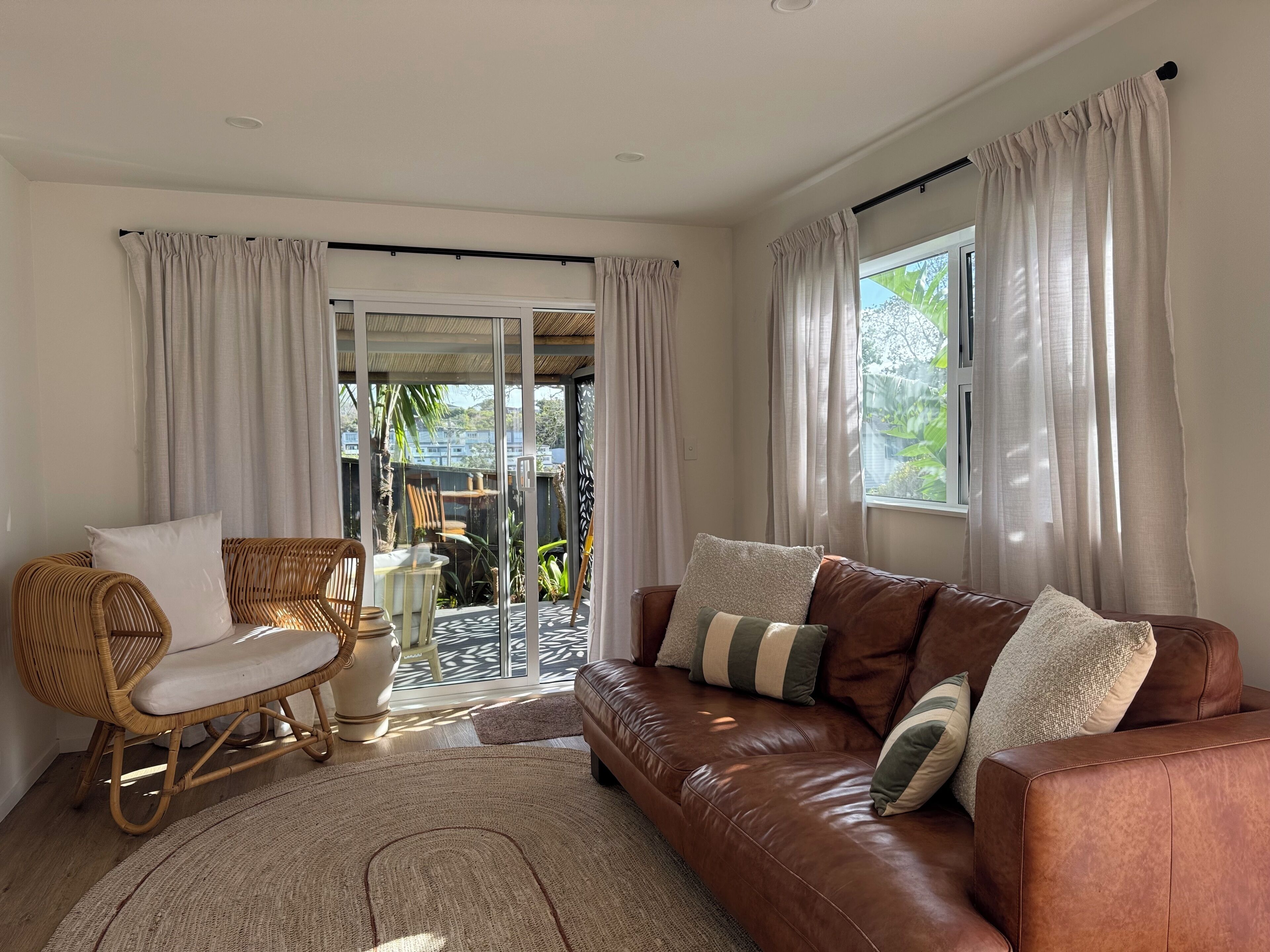 Your Coastal Escape. Walk To The Beach. Private Spa, Whole House Access. - Auckland