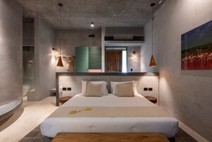 Quarto Comfort | Roupa de alta qualidade, edredões de penas, minibar, cofre no quarto