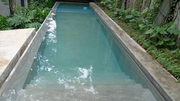 Piscina exterior, da(s) 8:00 à(s) 21:00, toldos gratuitos