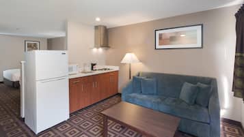 Quarto, 2 camas queen-size, não fumadores (Efficiency) | Cortinas/cortinados opacos, quartos insonorizados