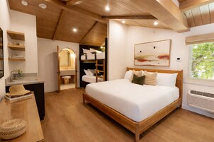 Suite, várias camas (Hideaway Bunkbed) | Cofre no quarto, roupa de cama fornecida