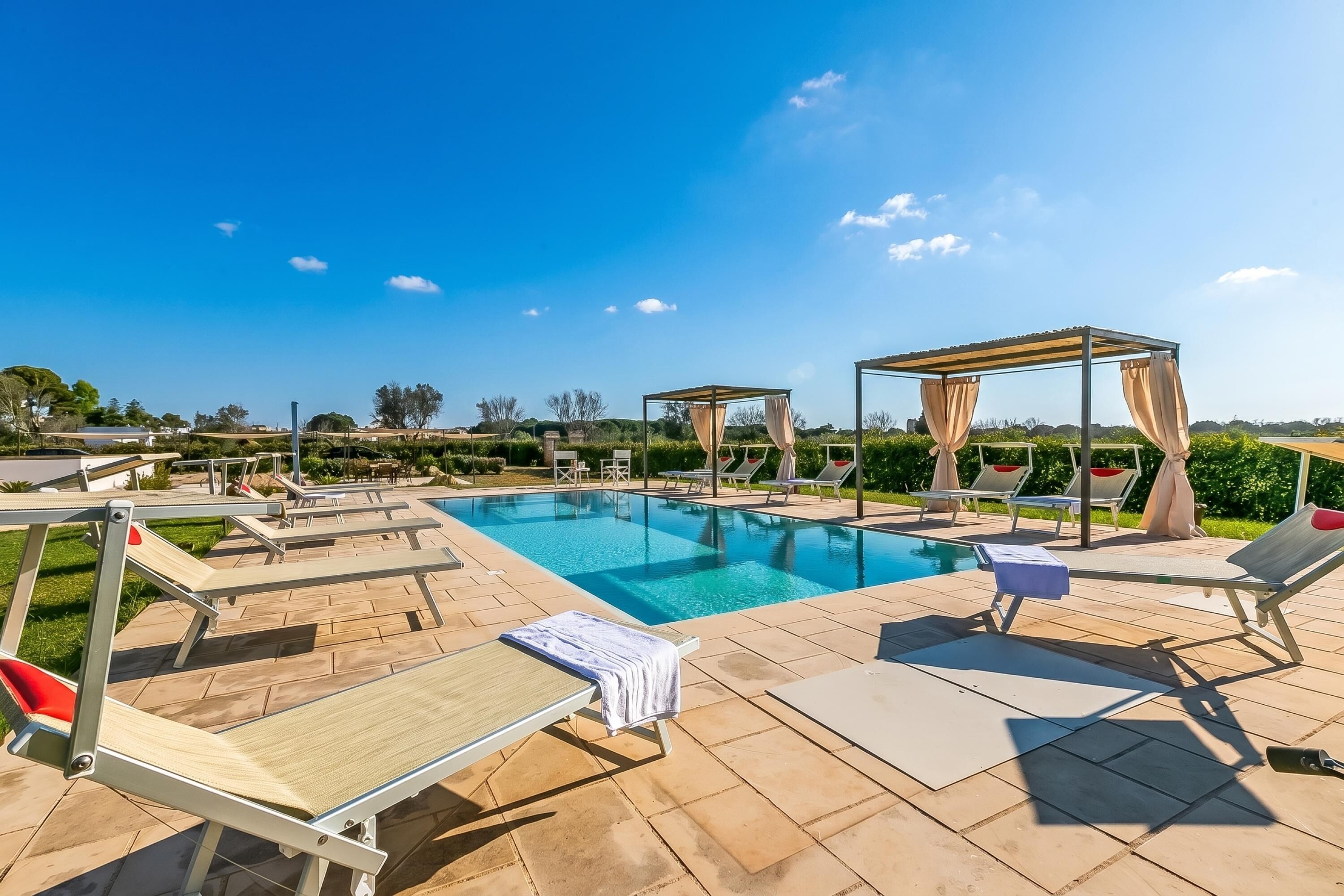 Vila família, 5 quartos, terraço (Villa Elysium With Pool And Garden) | Piscina | Piscina externa sazonal