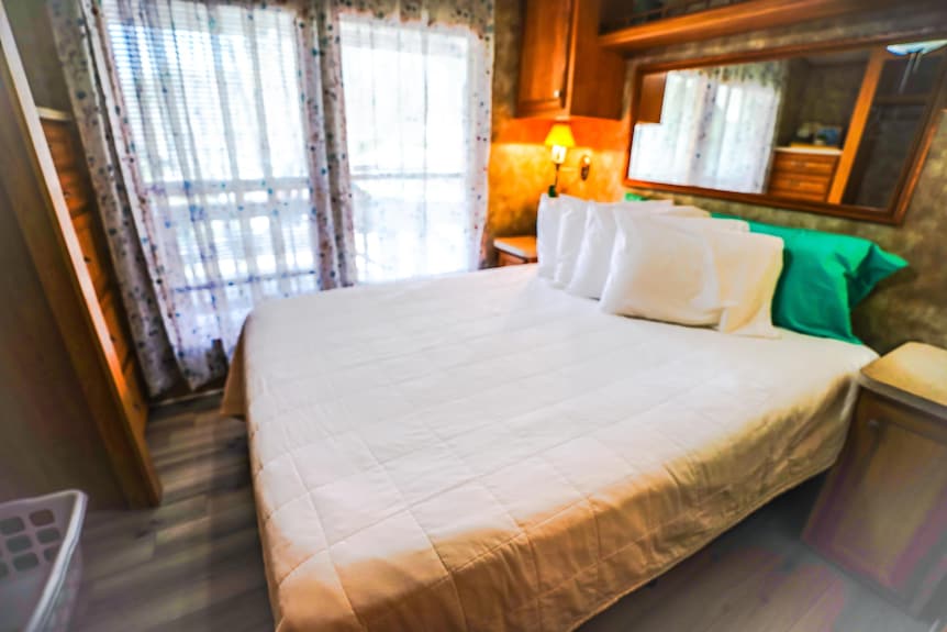 Lakeside Place 2 (Sleeps 1-4) - Tiny Living Space With A Queen And Full Size Beds Overlooking Lake Barkley. - Kentucky Lake