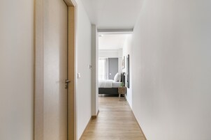 Estúdio | Cofres nos quartos, ferros/tábuas de passar roupa, berços grátis