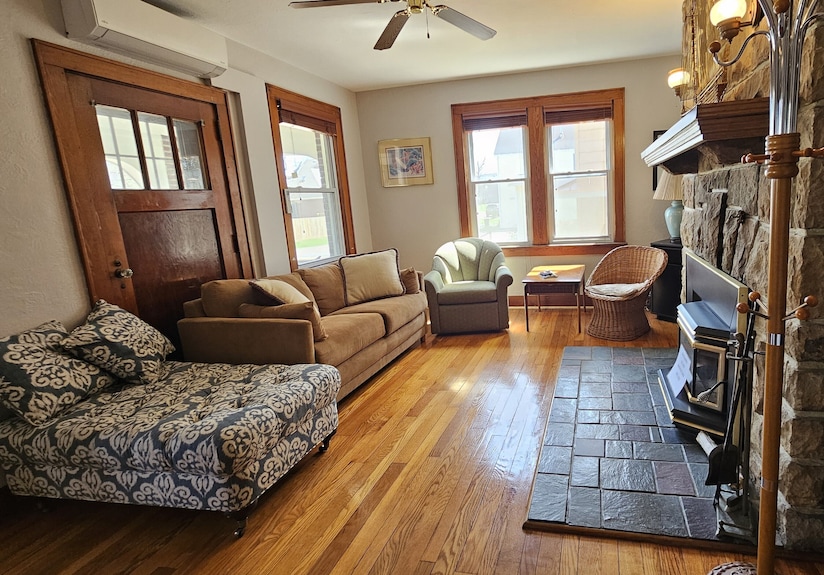 Shoreline Estates - Bungalow Room 2 - Youghiogheny River Lake, PA