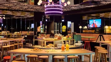 Café da manhã com buffet todos os dias (CHF 33 por pessoa)