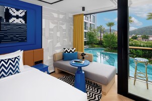 Quarto, vista para a piscina (TRIBE King) | Vista do quarto