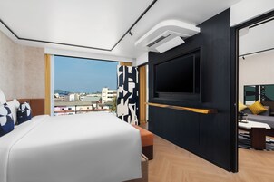 Quarto (TRIBE Max) | Minibar, cofre com capacidade para portátil