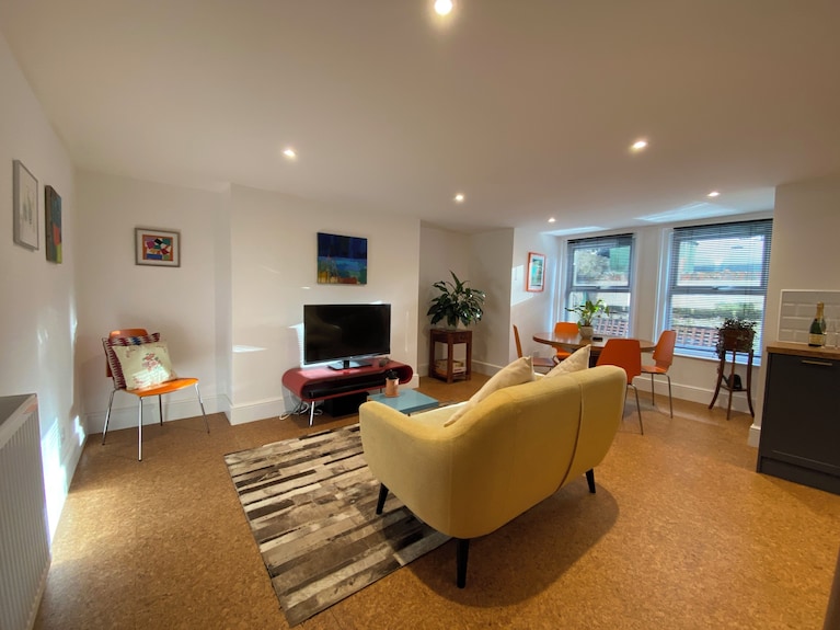 Spacious Luxury Double Apartment In Folkestone, With Parking And Ev Charging - Folkestone