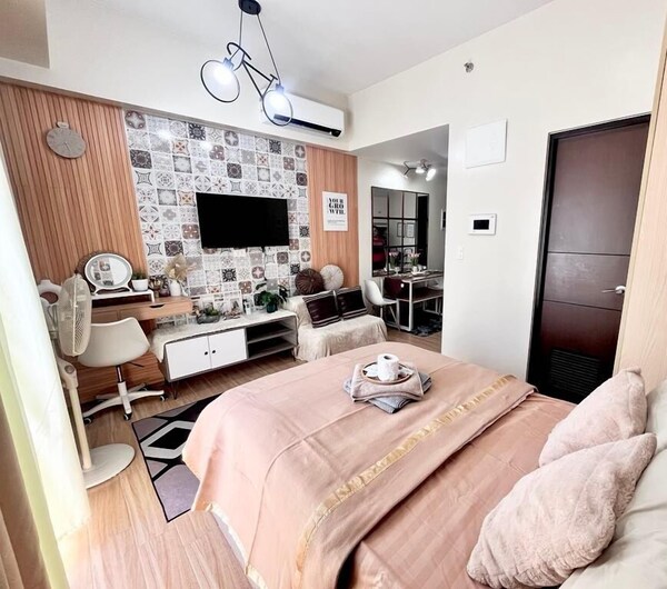 Room-the B's Crib Saint Dominique - Iloilo City