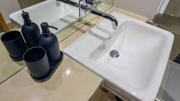 Casa de campo | Banheiro | Chuveiro, secador de cabelo