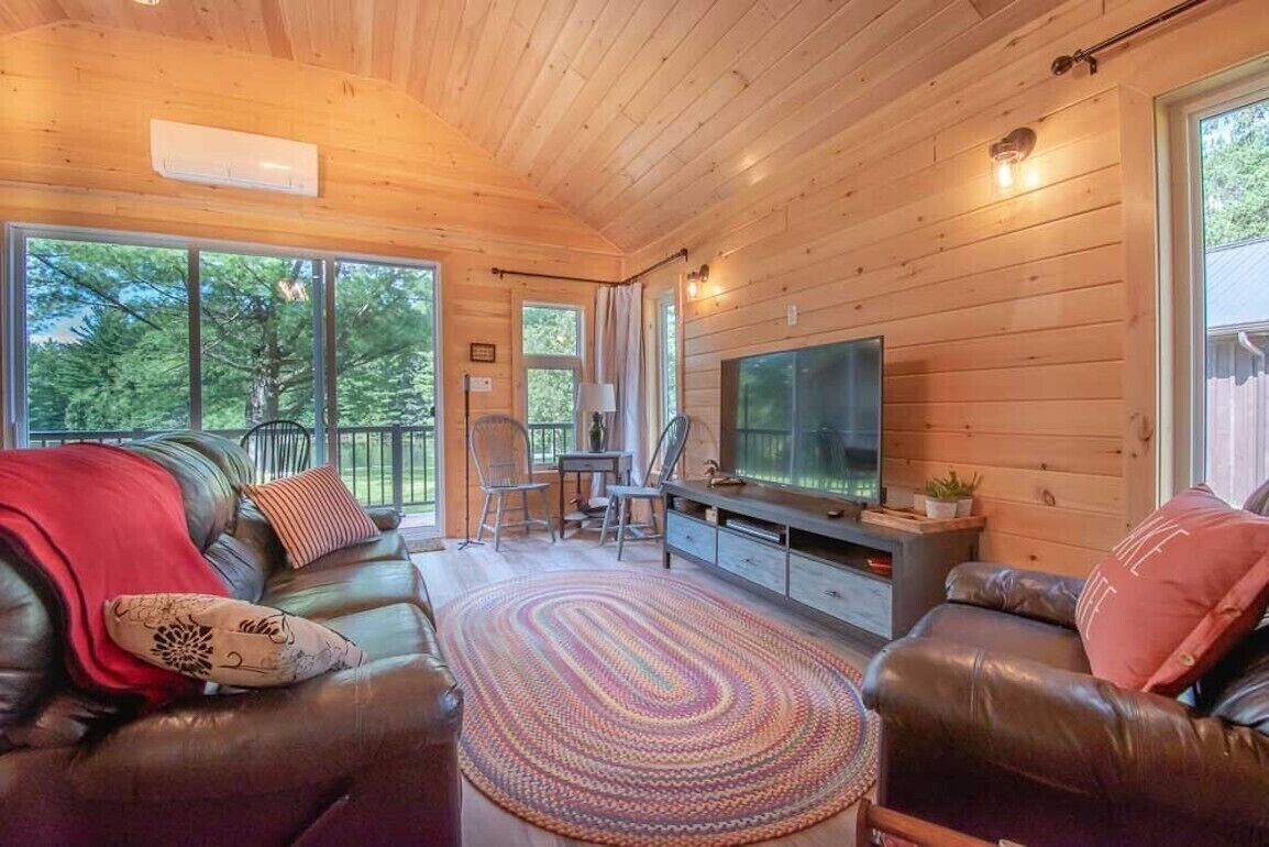 Talbot - Pineview - Two Bedroom Cottage, Sleeps 5 - Kawartha Lakes